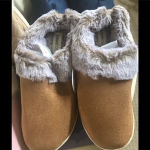 Dreamtoe | Shoes | Dreamtoe Slippers Super Soft Assorted Slippers ...